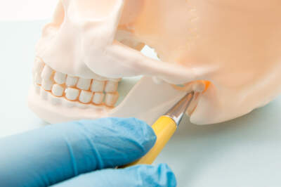 Misaligned Jaw: Symptoms, Causes and its Treatment